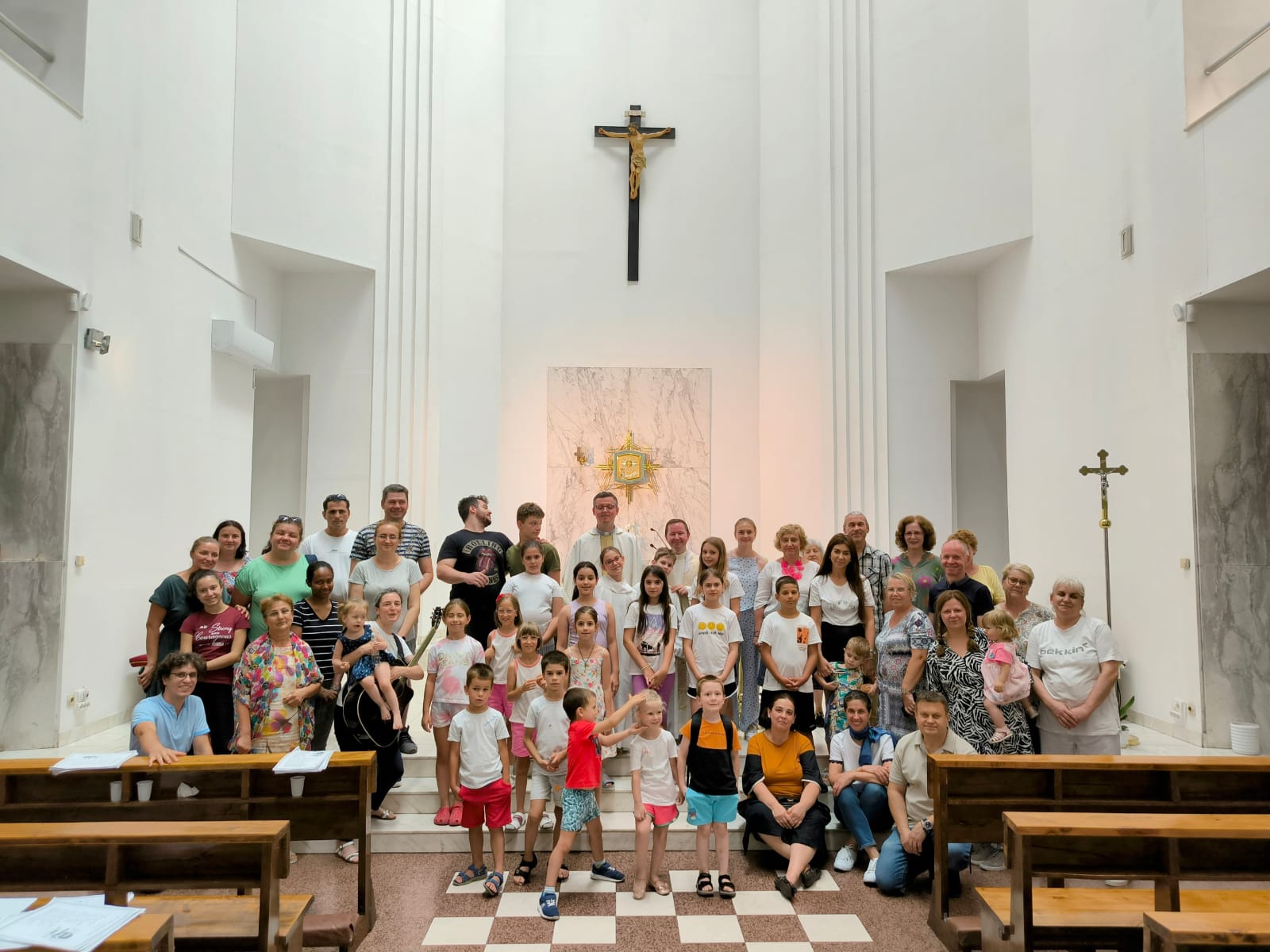 Biserica Sfanta Cruce - Comunitate